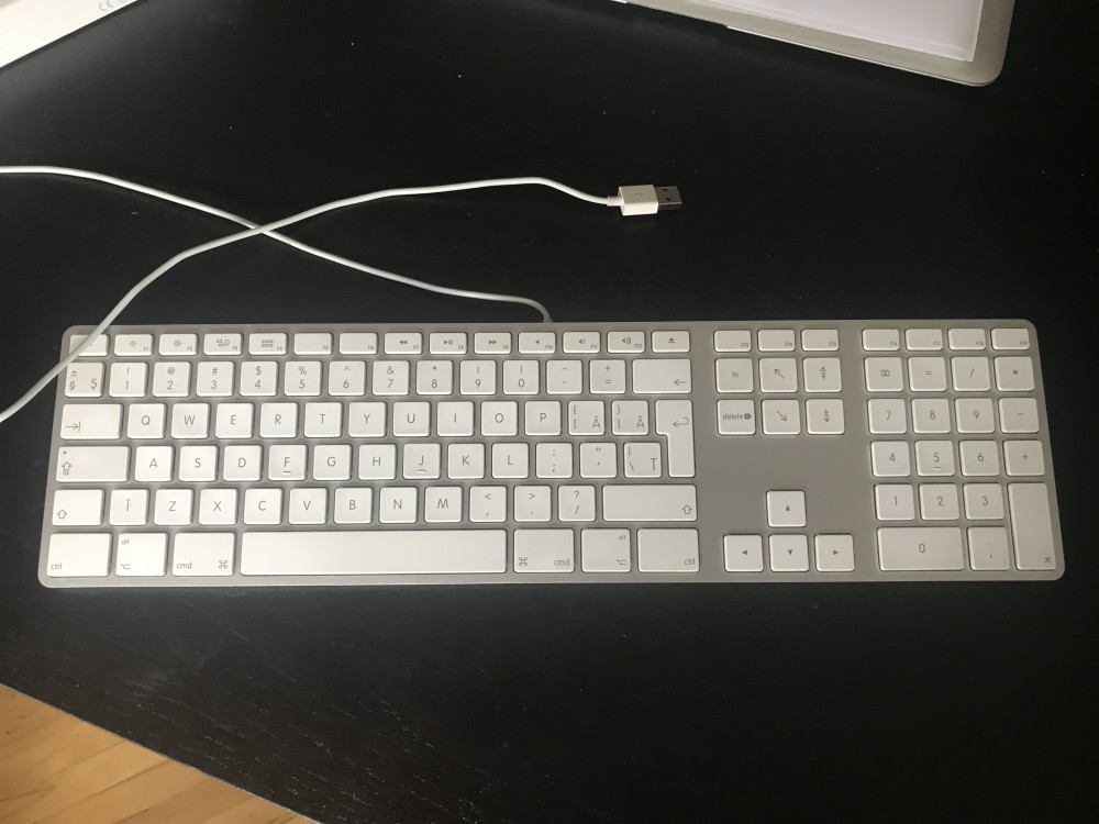 Tastatura Apple Wired Numeric Keyboard (Layout romanesc) | arhiva Okazii.ro