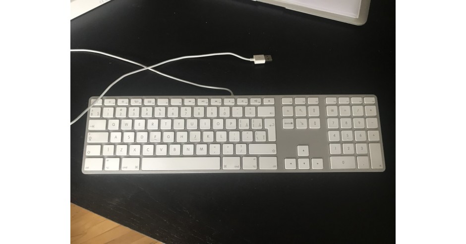 Tastatura Apple Wired Numeric Keyboard (Layout romanesc) | arhiva Okazii.ro