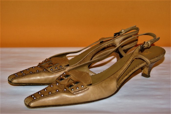 Pantof din piele naturala Prada mar 35, Maro, Cu talpa joasa | Okazii.ro