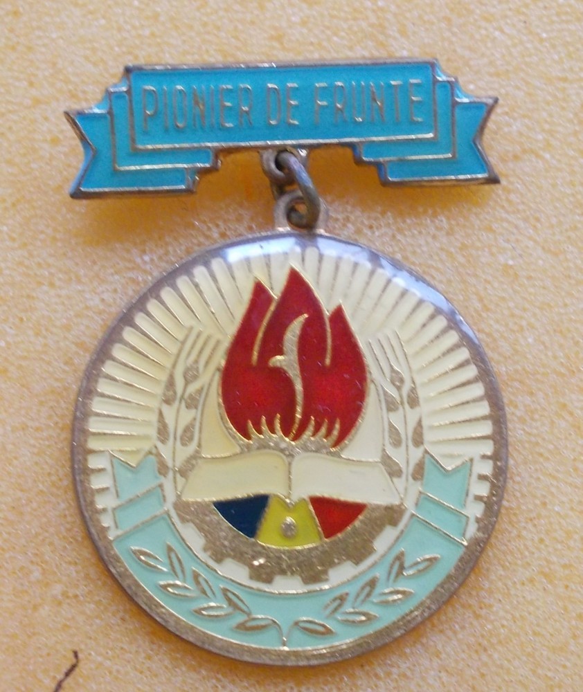 Insigna Pionier de Frunte RSR | arhiva Okazii.ro