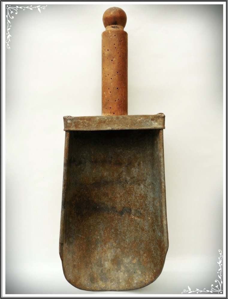 SCAFA VECHE ?ARANEASCA PT. PAINE ?I CEREALE, FACUTA DIN TABLA CU MANER ...