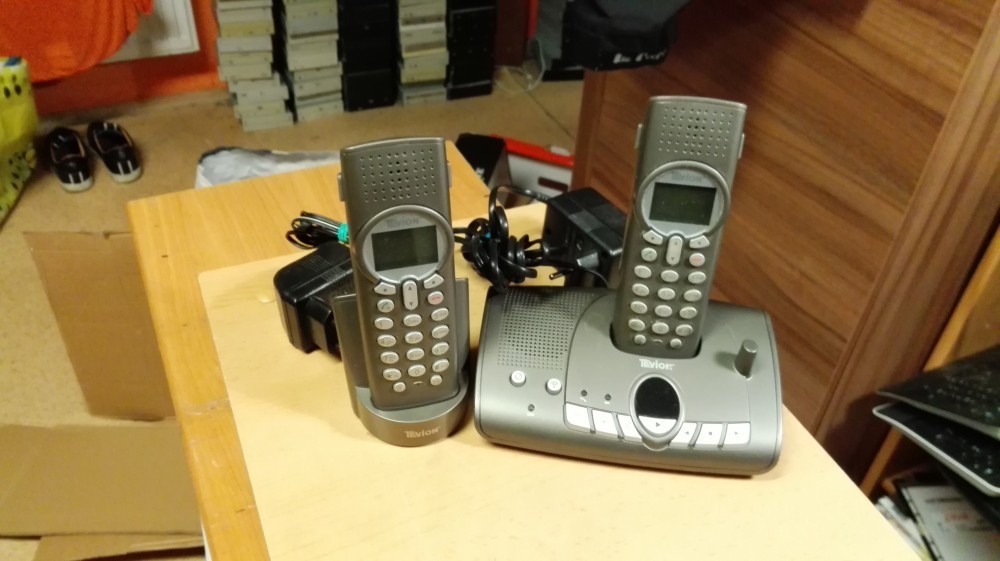 Telefon Fix fara fir 2 Telefoane fara Baterie Tevion MD81199 | arhiva ...
