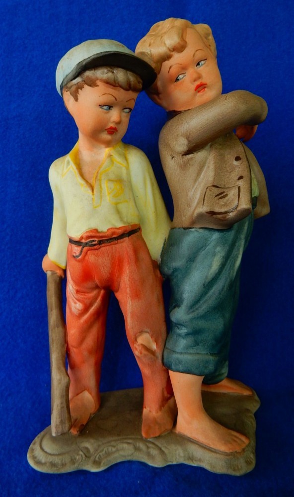 Bibelou vechi portelan - Baieti (smecheri, strengari, batausi) | arhiva ...