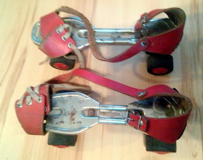 PATINE CU ROTILE VINTAGE , ANII 80 | arhiva Okazii.ro