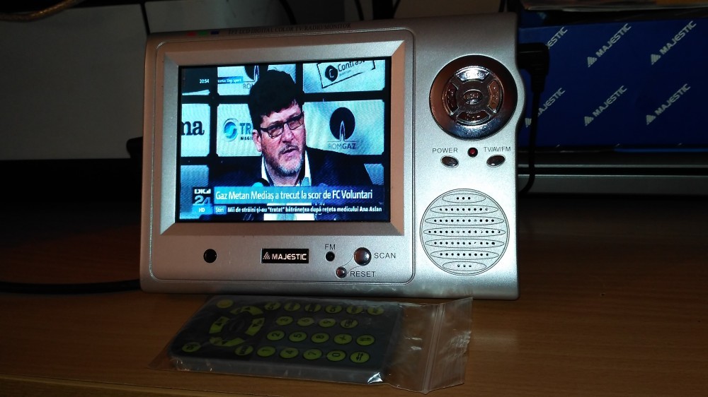 MINI TV LCD 5 INCH MAJESTIC TVT 550TFT NOU CU TELECOMANDA LA CUTIE ...
