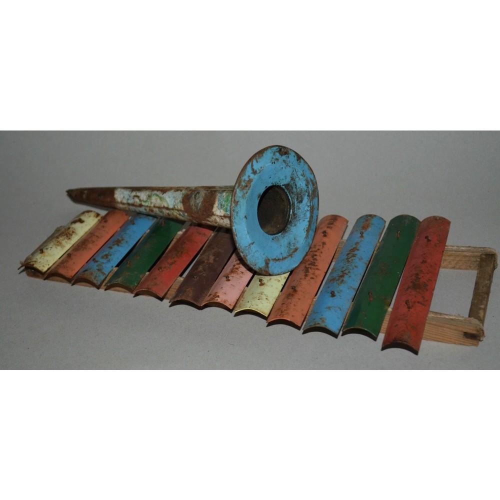 Lot 2 jucarii vechi de tabla, instrumente muzicale, posibil romanesti ...