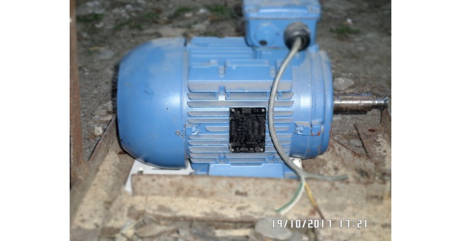 Motor trifazic 2.6 cu masa si ax de abric complet | arhiva Okazii.ro