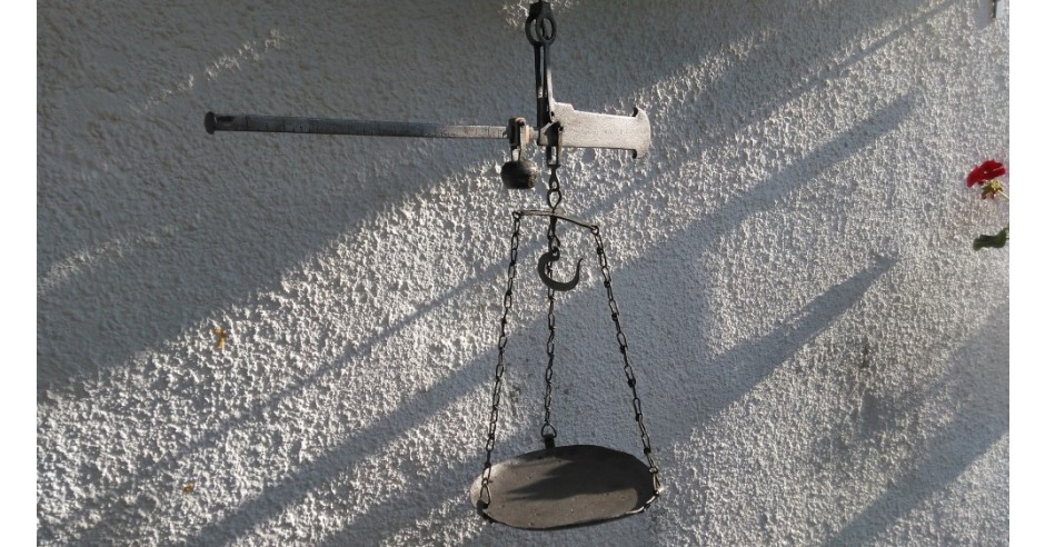 Balanta veche fara rugina, cu cursor, taler si lanturi, nr. 2 | arhiva ...