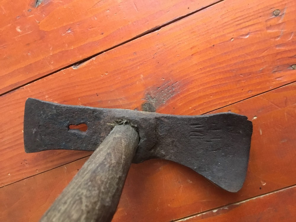 scule / unelte - Veche tesla cu maner realizata manual la forja si ...