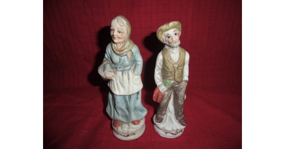 PERECHE Batranii Bibelouri Portelan Neglazurat NR 1 | arhiva Okazii.ro