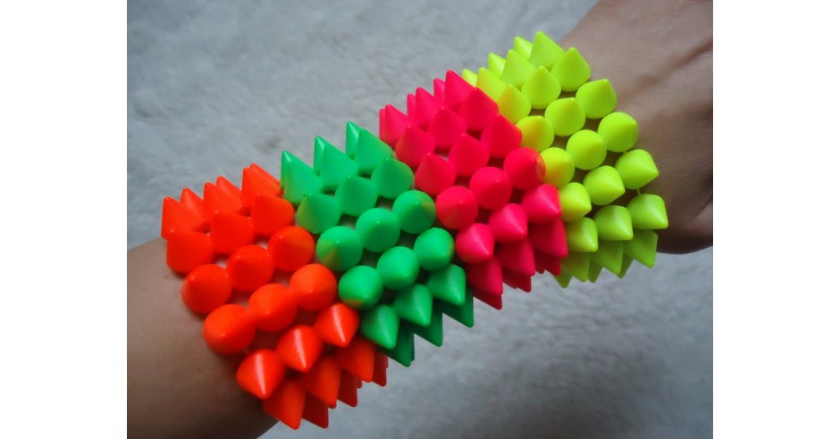 SET 4 BRATARI DAMA TEPI PLASTIC FOSFORESCENT GALBEN VERDE ROZ CORAI ...