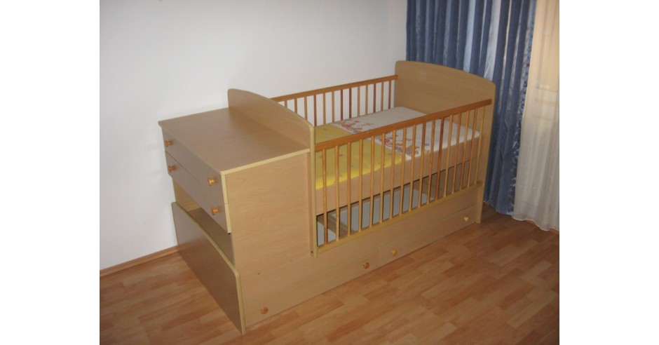 Pat copii din lemn transformer cu sertare si masa de infasat | arhiva ...