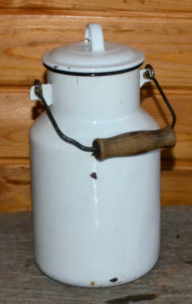 Vas alb, recipient vechi din tabla emailata 2L | arhiva Okazii.ro