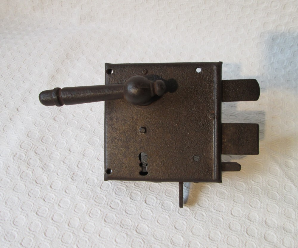 Broasca veche usa, inchizatoare veche de poarta, yala veche | arhiva ...