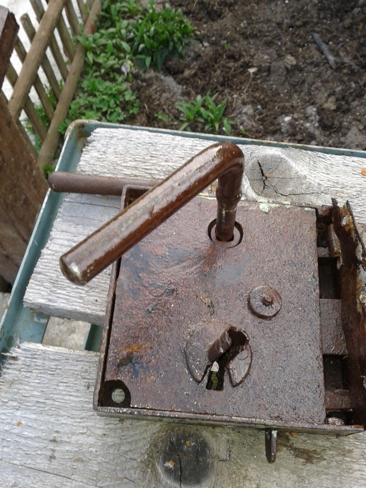 CLANTA VECHE DE POARTA | arhiva Okazii.ro