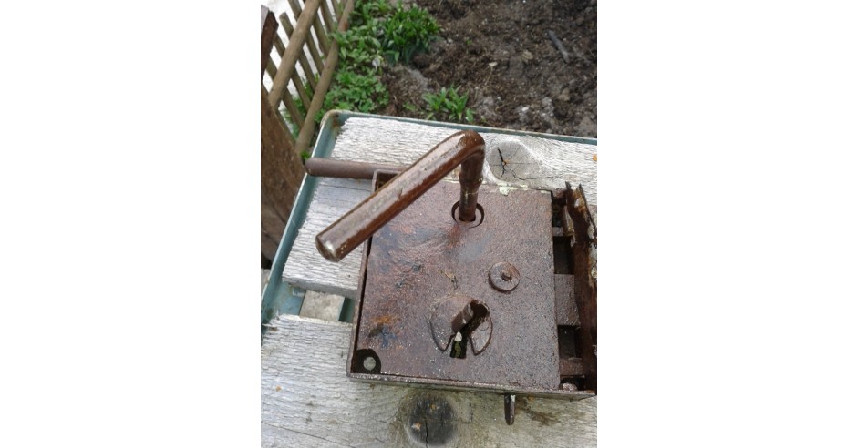 CLANTA VECHE DE POARTA | arhiva Okazii.ro