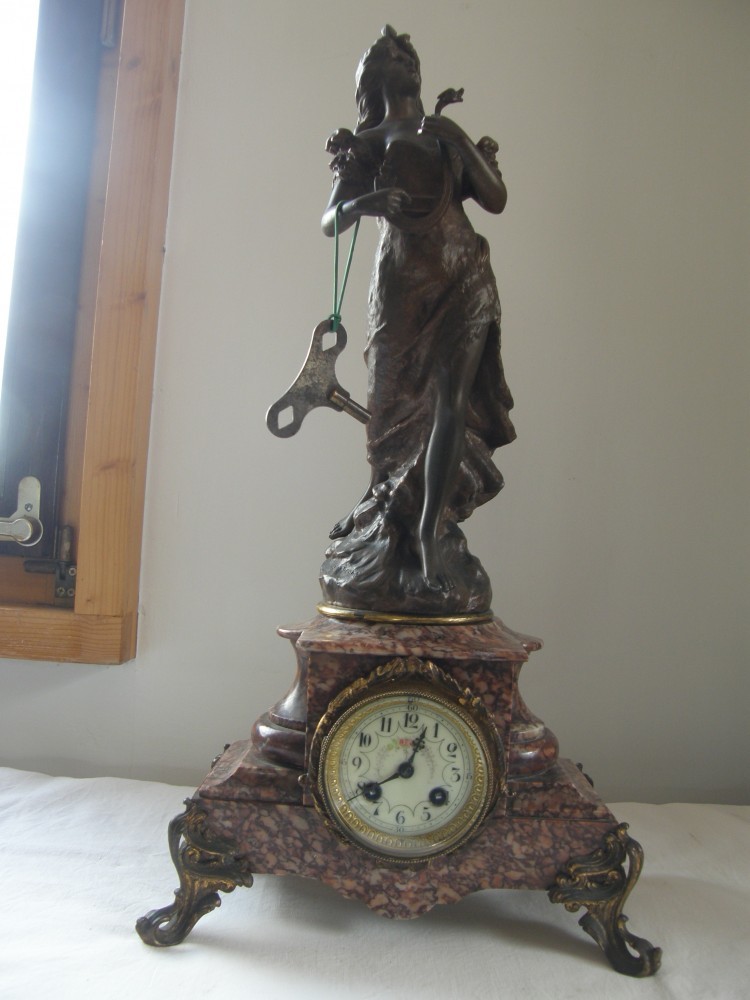 CEAS SEMINEU DIN MARMURA CU STATUETA DIN ANTIMONIU | arhiva Okazii.ro