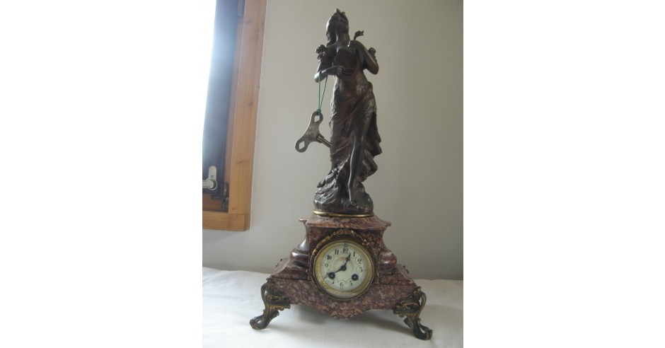 CEAS SEMINEU DIN MARMURA CU STATUETA DIN ANTIMONIU | arhiva Okazii.ro