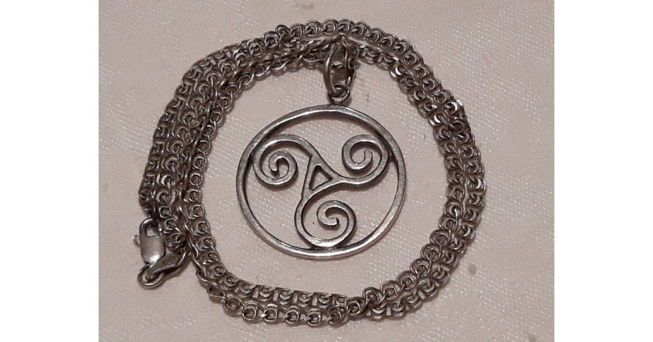 MEDALION argint TRISKELION simbol pagan CELTIC vechi SPLENDID pe Lant ...