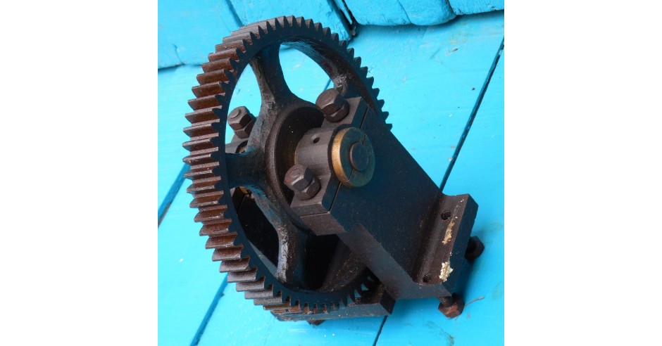 ANGRENAJ MECANIC FOARTE VECHI FACUT DIN FIER MASIV CU BUCSE DE BRONZ ...