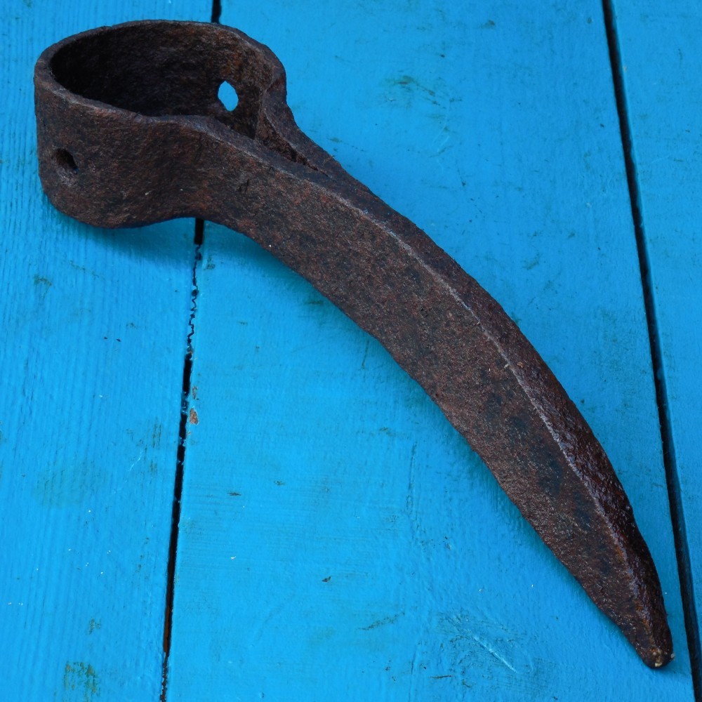 TAPINA VECHE DE LUCRATOR FORESTIER - FAURITA MANUAL DIN FIER PRIN ...