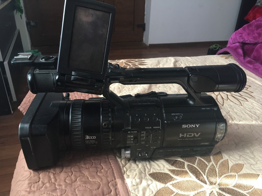 de vanzare camera de filmat soni hd si aparat de fotografiat nikon d ...