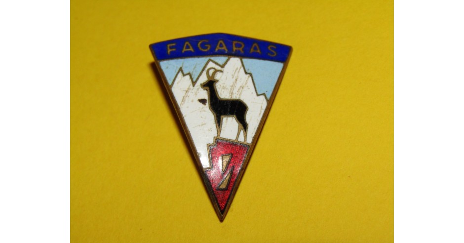 Insigna turism - "FAGARAS" - Capra Neagra (model 1) | arhiva Okazii.ro