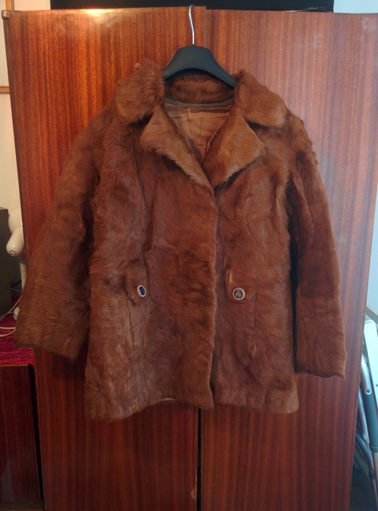 Haina din blana naturala de capra salbatica marimea 42, este noua ...