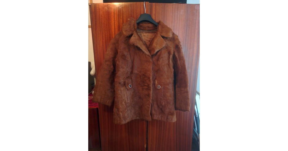Haina din blana naturala de capra salbatica marimea 42, este noua ...