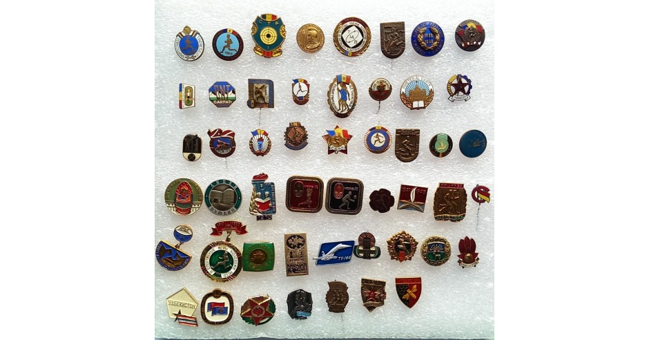 INSIGNE-LOT DE INSIGNE ROMANESTI SI STRAINE-50 BUCATI | arhiva Okazii.ro