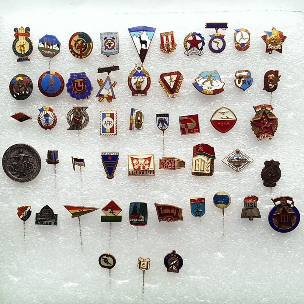INSIGNE-LOT DE INSIGNE ROMANESTI SI STRAINE-50 BUCATI | arhiva Okazii.ro