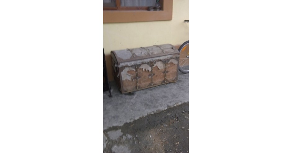 Vechi cufar de calatorie sau lada de Zestre | arhiva Okazii.ro