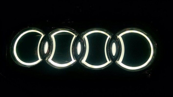 Sigla iluminata 5d AUDI led lumina alba emblema logo a4 a6 a3 18cmx5 ...