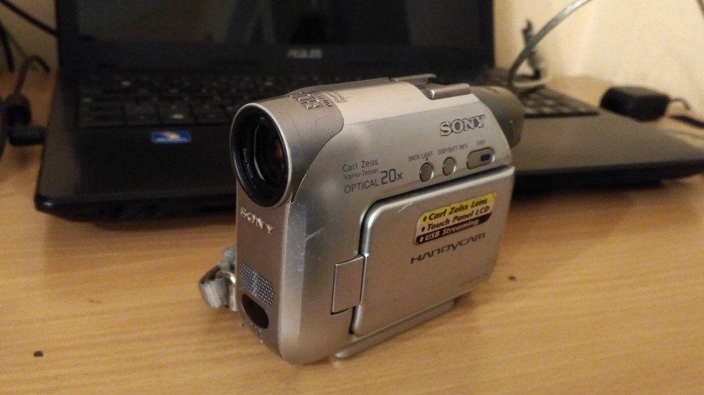 CAMERA VIDEO SONY HANDYCAM DCR-HC19E | arhiva Okazii.ro