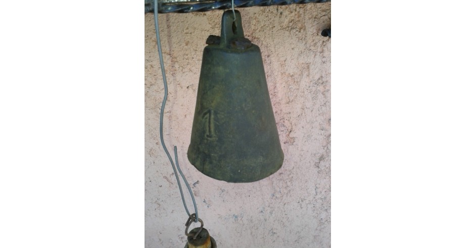 Clopot foarte vechi 13 cm inaltime . | arhiva Okazii.ro