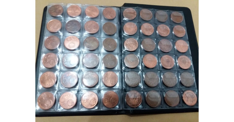 Clasor pentru monede mici cu 182 buzunare | arhiva Okazii.ro