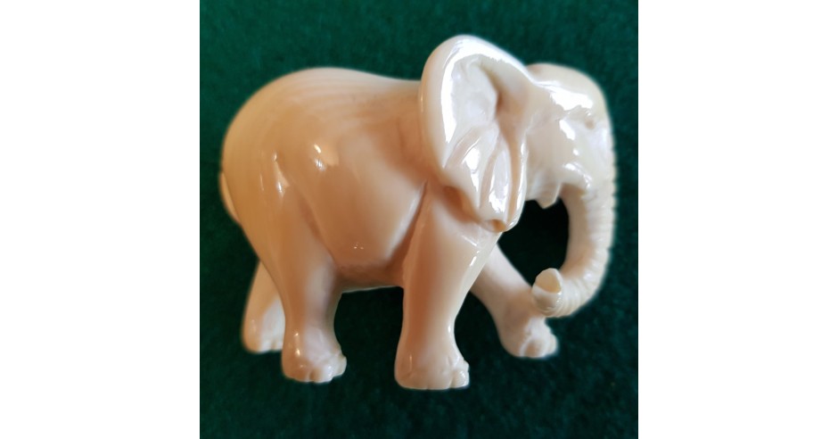 ELEFANT - STATUIETA SCULPTATA IN FILDES - ARTA AFRICANA - sec. 20 ...