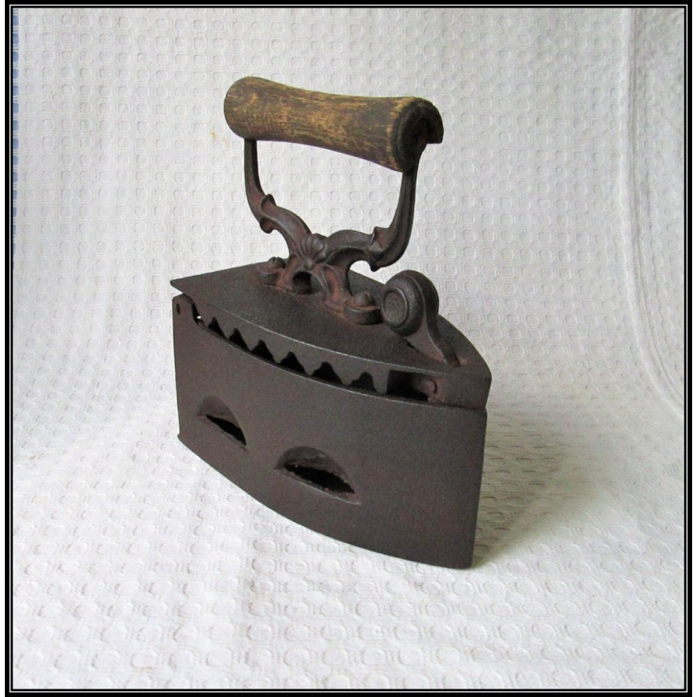 Fier de calcat cu carbuni Jiul Bals, fier de calcat vechi cu jar ...