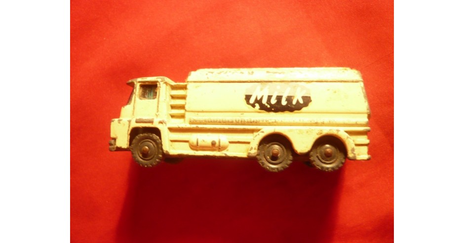 Masinuta veche - Cisterna de lapte Anglia- Husky Tanker ,metal ,L= 7,2 ...