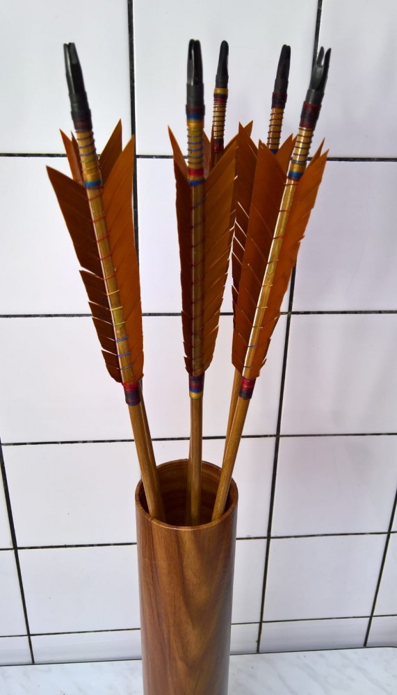 Sageti bambus cu pene naturale, pt. arc de tir traditional, recurve ...