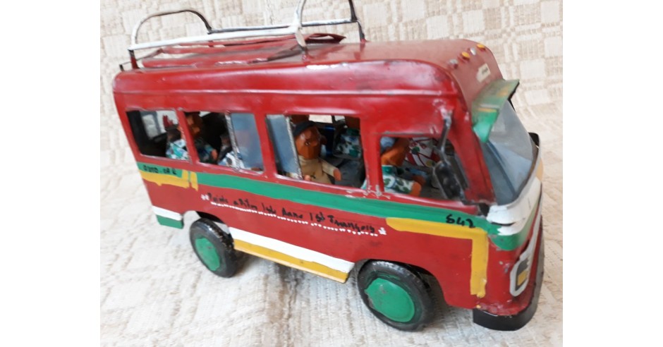 JUCARII VECHI - AUTOBUZ DIN TABLA - VINTAGE | arhiva Okazii.ro