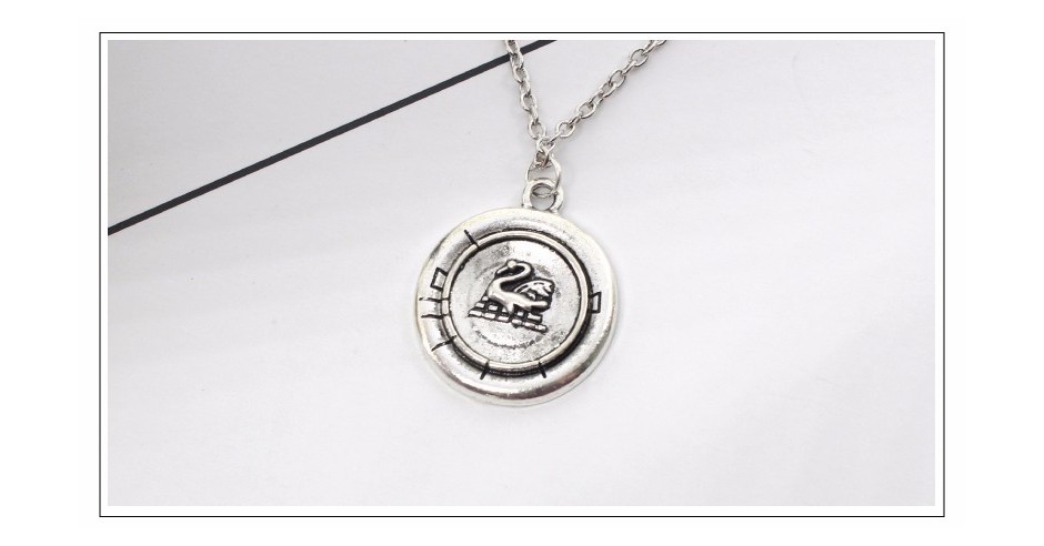 Pandantiv cu lant ALBA ca zapada EMMA SWAN snow white lebada | Okazii.ro