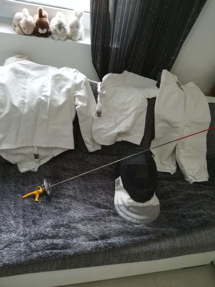 Costum de scrima complet , pentru copii stangaci | arhiva Okazii.ro