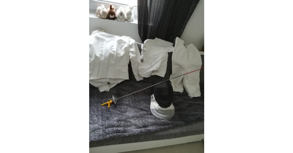 Costum de scrima complet , pentru copii stangaci | arhiva Okazii.ro