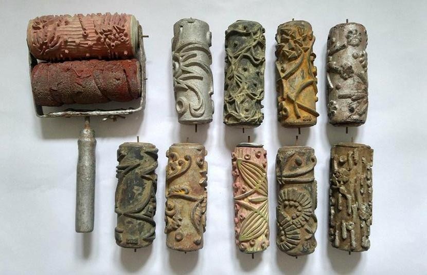 Lot 10 roluri (role) vechi de zugravit, din cauiuc + suportul de metal ...