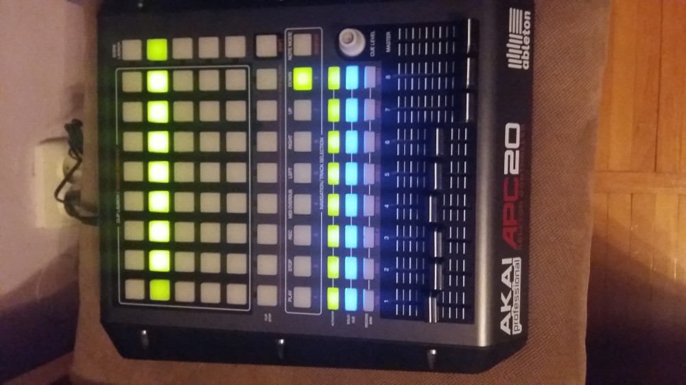 Akai Professional APC20 Compact Ableton Controller mixer akai | arhiva ...