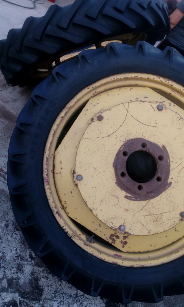 Cauciucuri de tractor cu jante | arhiva Okazii.ro