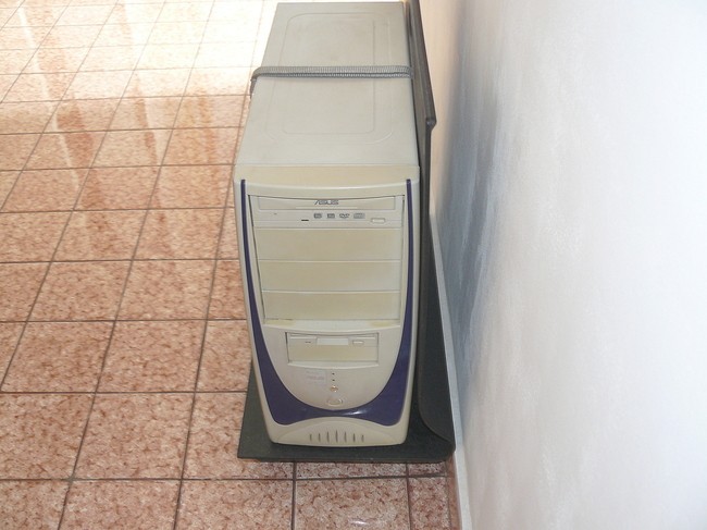 Suport mobil pentru computer/calculator PC (unitate centrala) | arhiva ...