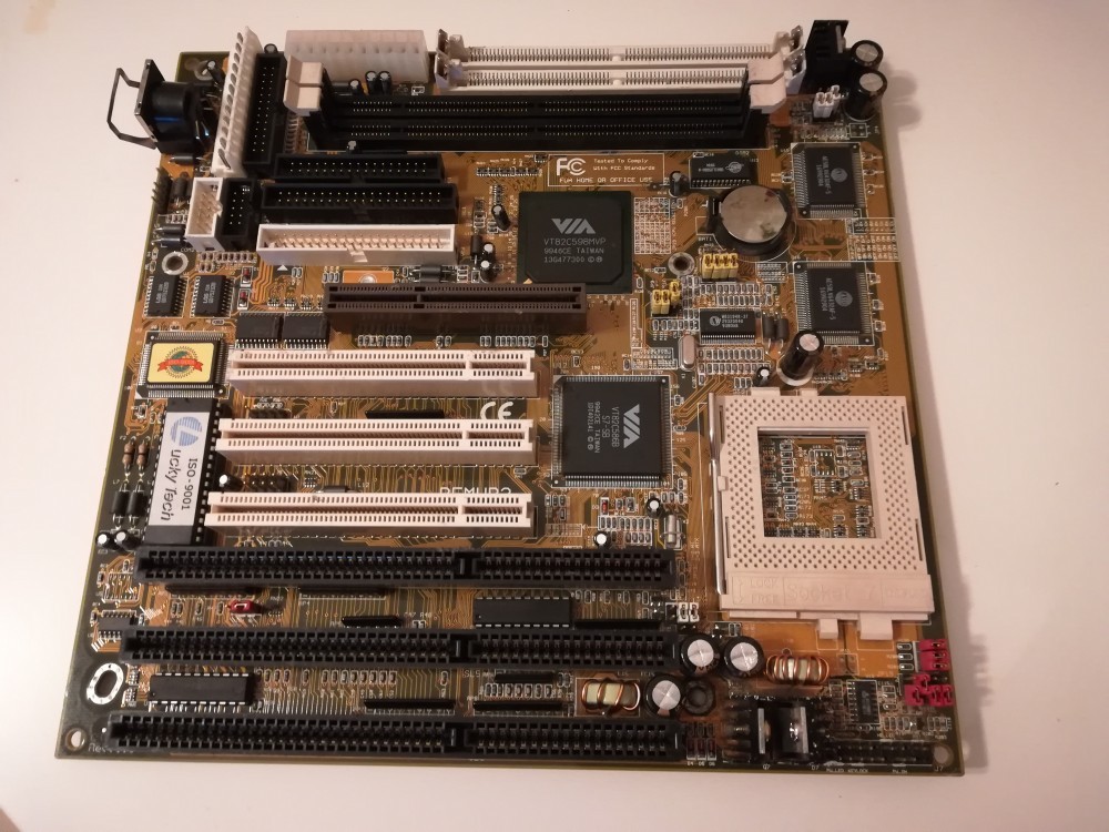 Placa de baza PC colectie Baby AT socket 7 Lucky P5MVP3 VIA MVP3 ISA ...