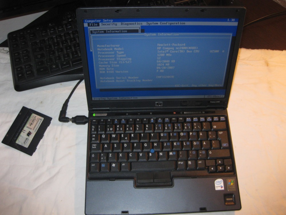 laptop HP COMPAQ nc2400 ,core2duo u2500/1gbddr2, fara hdd /alimentator ...
